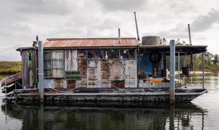 Houseboats - a housing solution? - Williams Lake Conservation Company